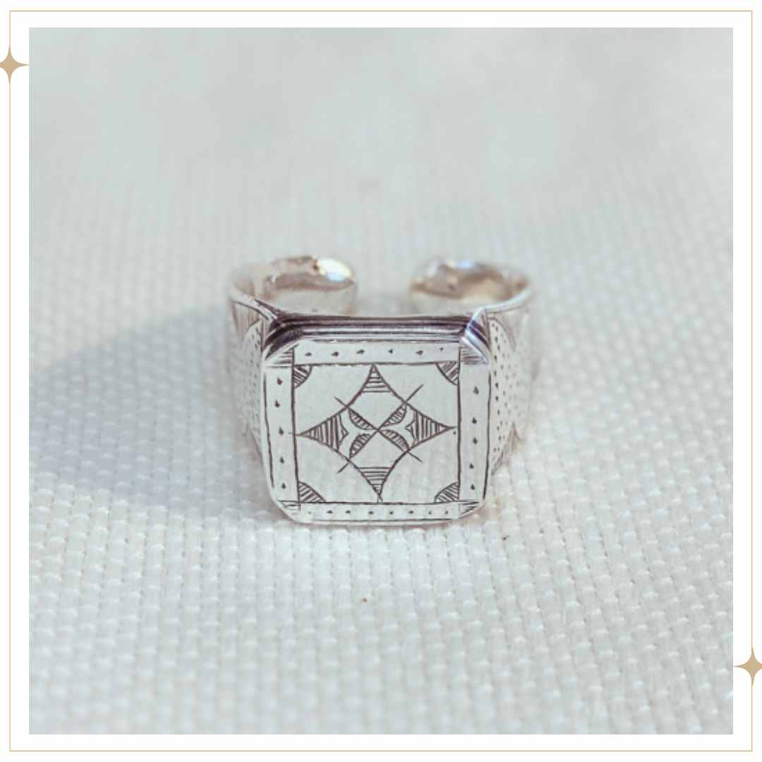 MAHA Signet Ring – caravan&co nz